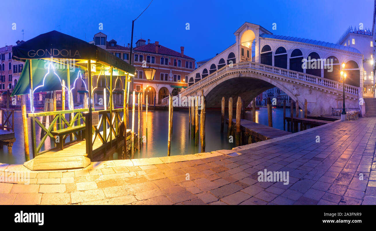 Rialto bridge at sunrise hi-res stock photography and images - Alamy