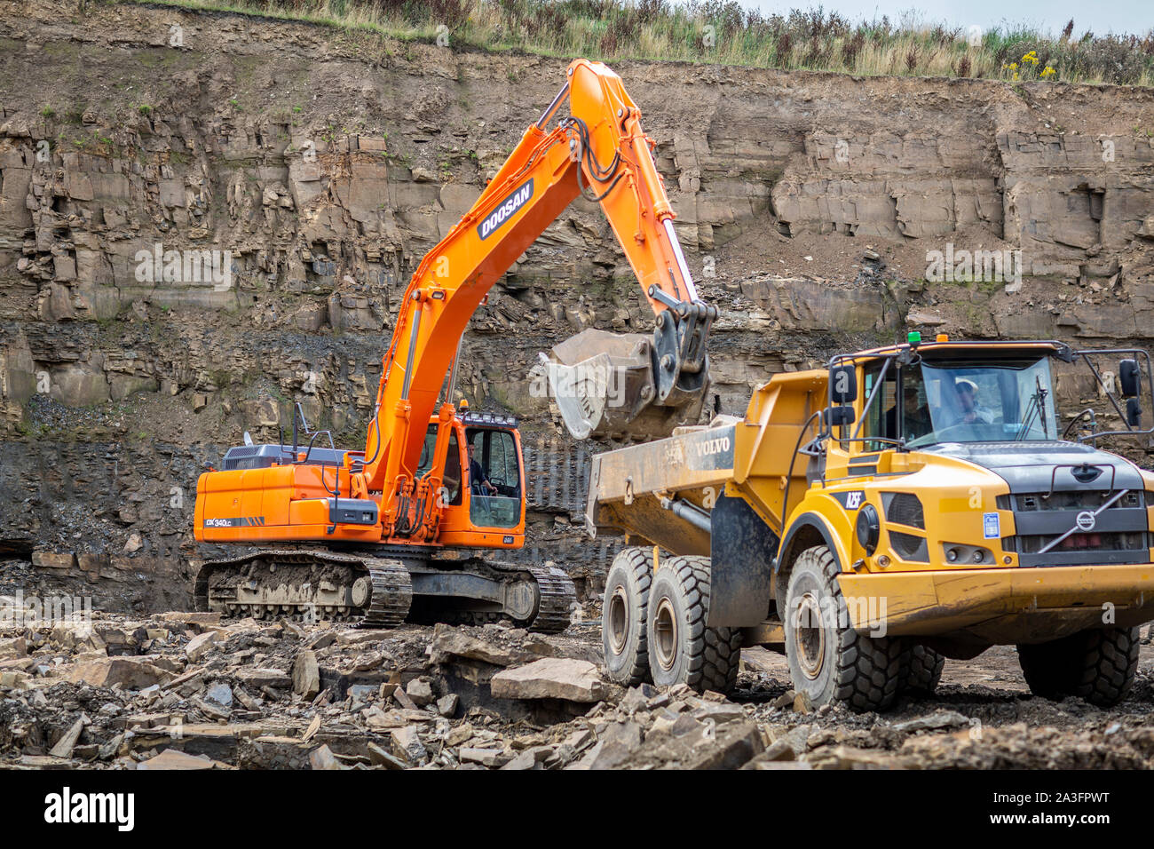 Sandstone quarry quarrying stone hi-res stock photography and images ...