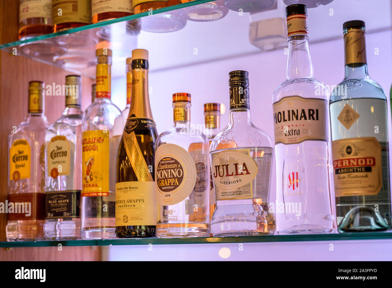 Whiskey display wall glass hi-res stock photography and images - Alamy