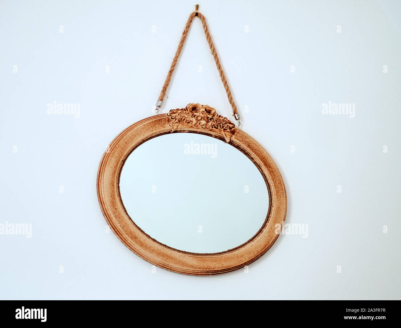 Empty mirror reflection hi-res stock photography and images - Alamy