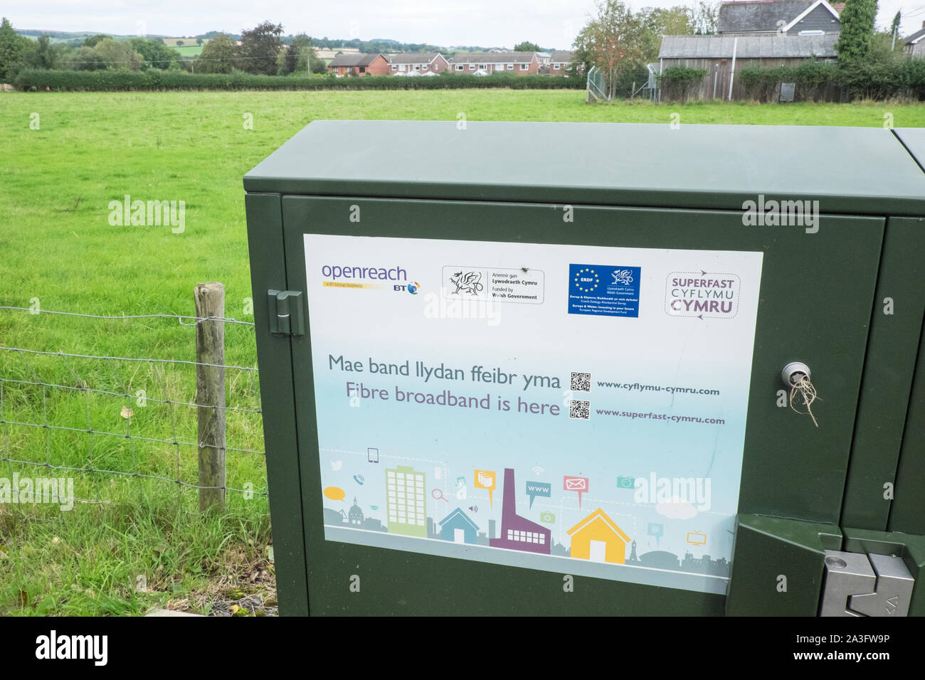 Bt openreach cabinet hi-res stock photography and images - Alamy