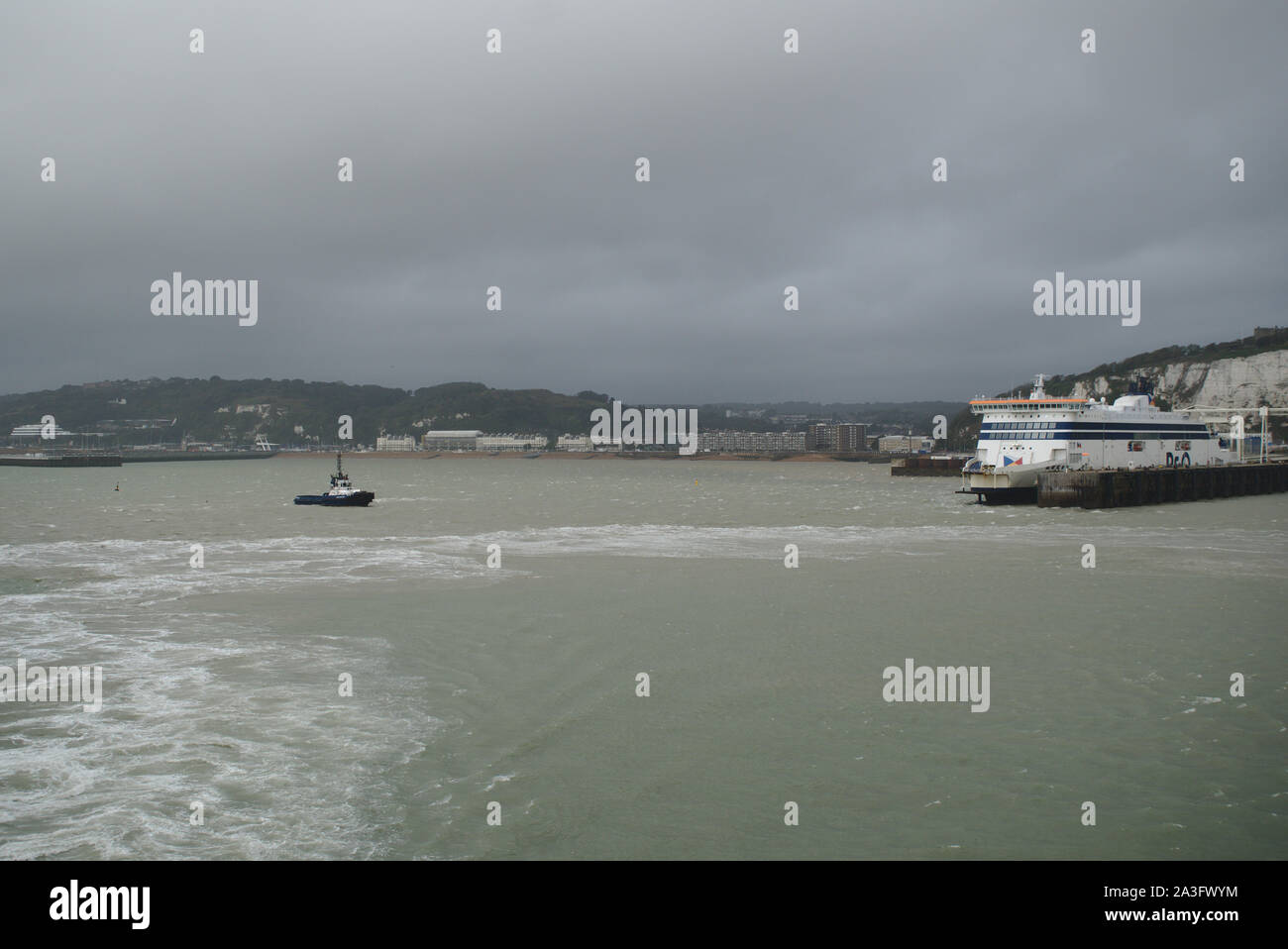 Windy weather uk hi-res stock photography and images - Alamy
