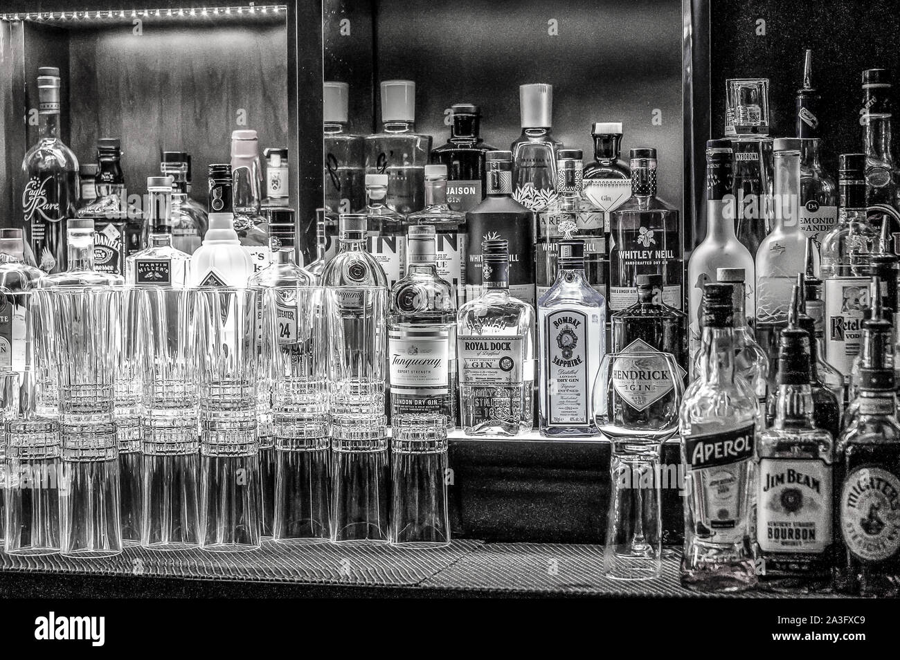 Whiskey display wall glass hi-res stock photography and images - Alamy