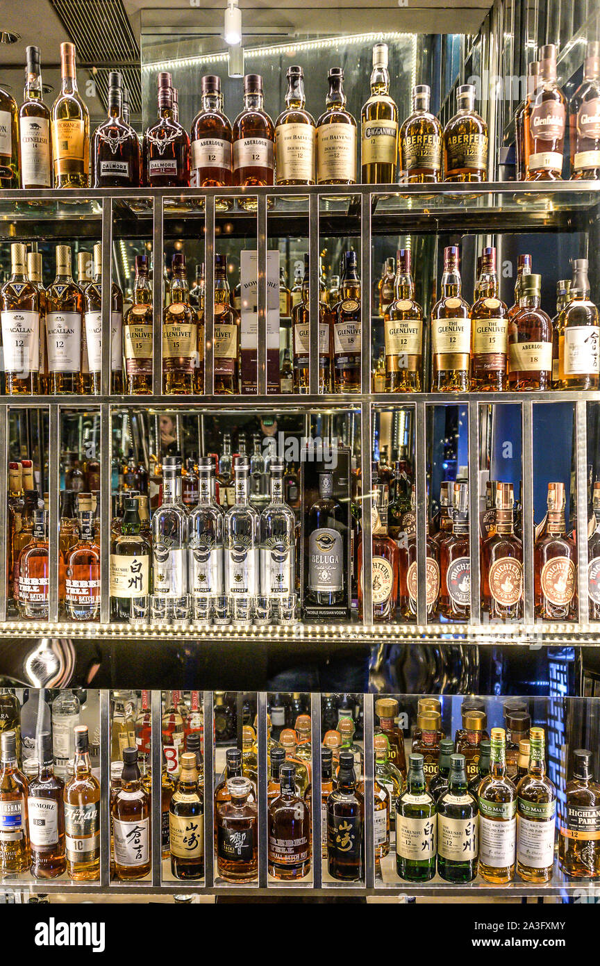 Whiskey display wall glass hi-res stock photography and images - Alamy