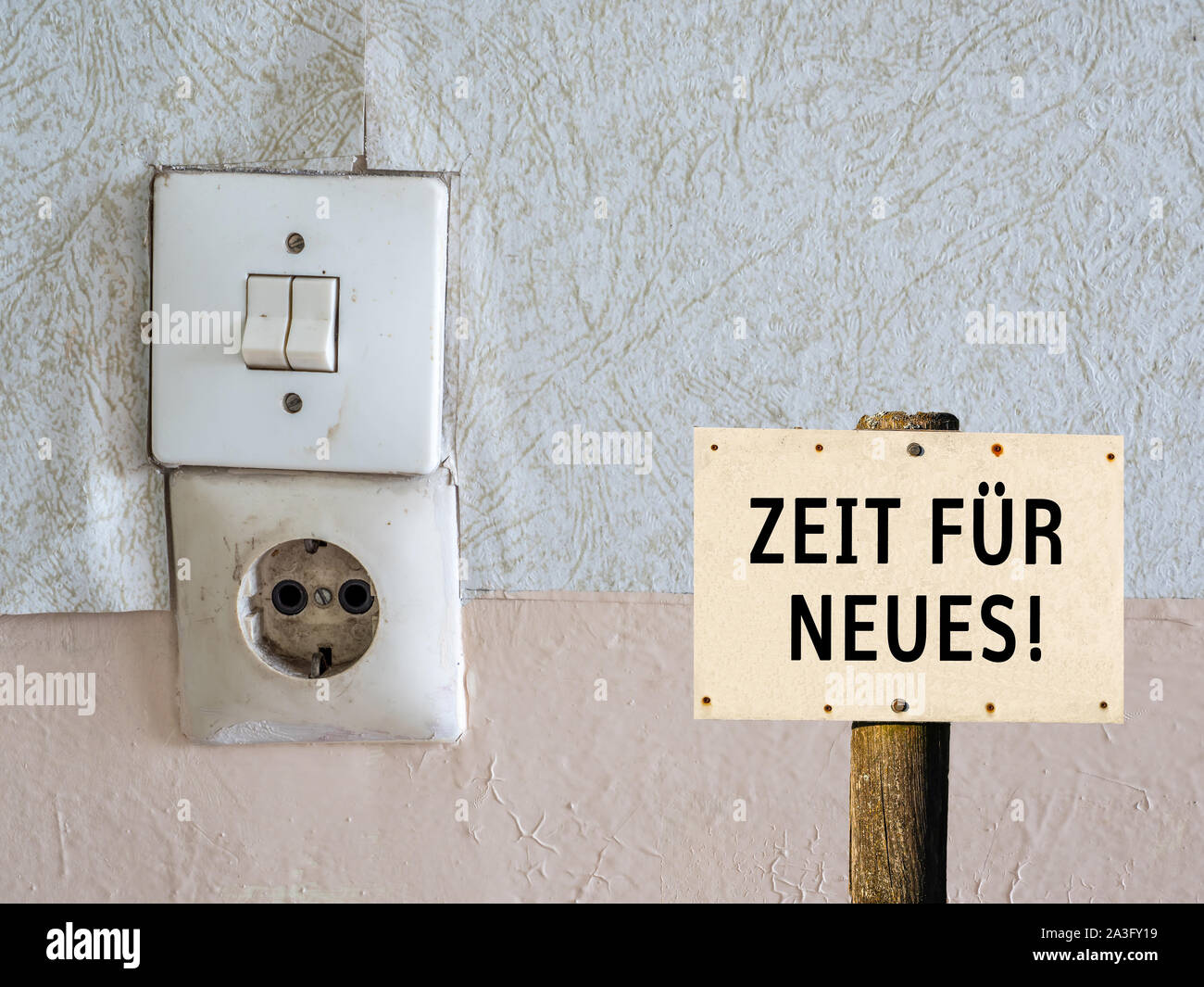 Old light switch hi-res stock photography and images - Alamy