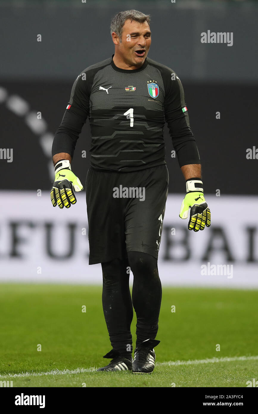 07 October 2019, Bavaria, Fürth: Soccer: DFB-All-Stars against Italy in ...