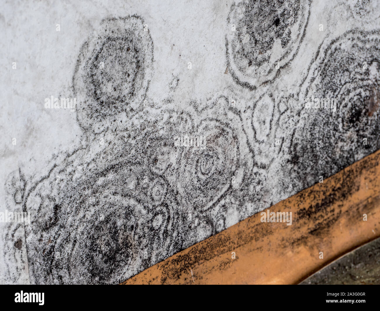 Mouldy building facade hi-res stock photography and images - Alamy