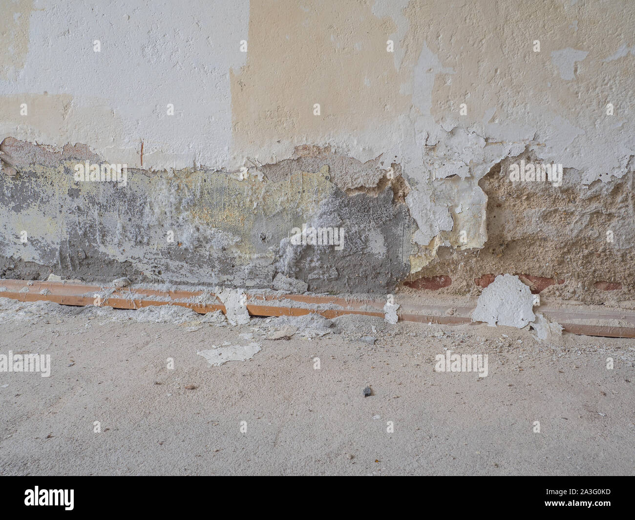 Saltpeter in an apartment Stock Photo - Alamy