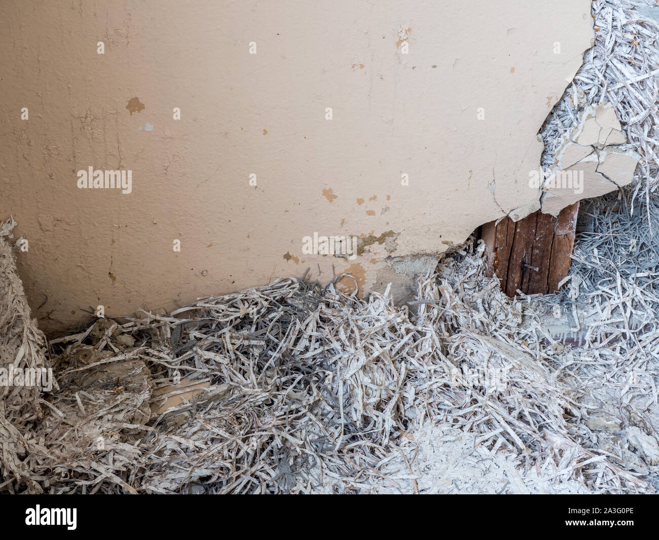 Asbestos insulation hi-res stock photography and images - Alamy