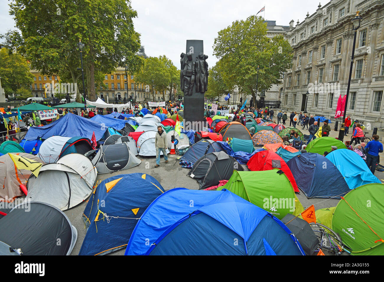 War monument xr protest whitehall hi-res stock photography and images ...