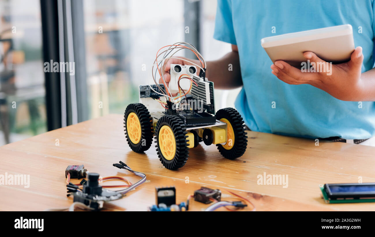 Stem education. Children building robots in classroom Stock Photo - Alamy
