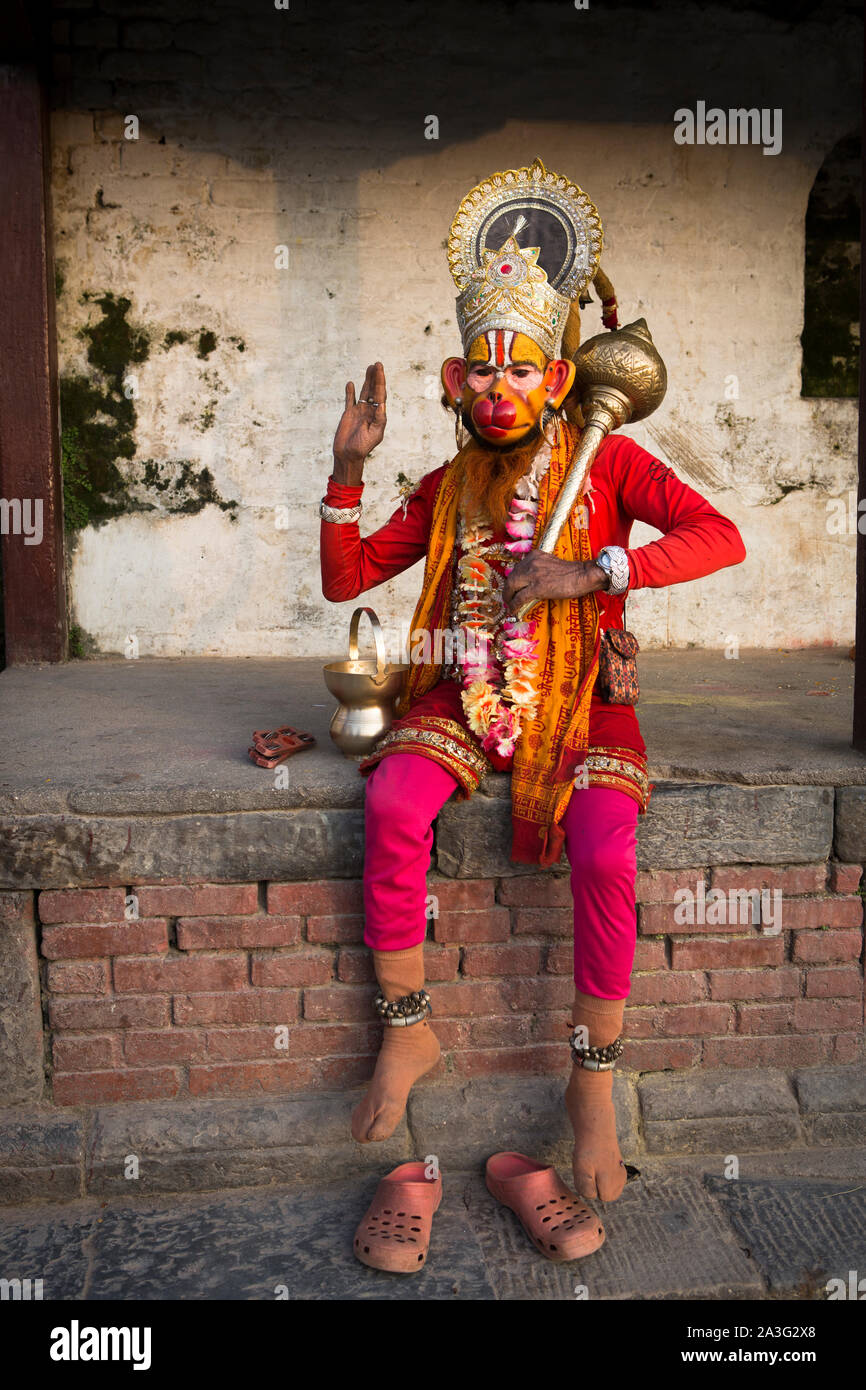A man dressed as a Hindu god at Pashupatinath Temple, Kathmandu Stock ...