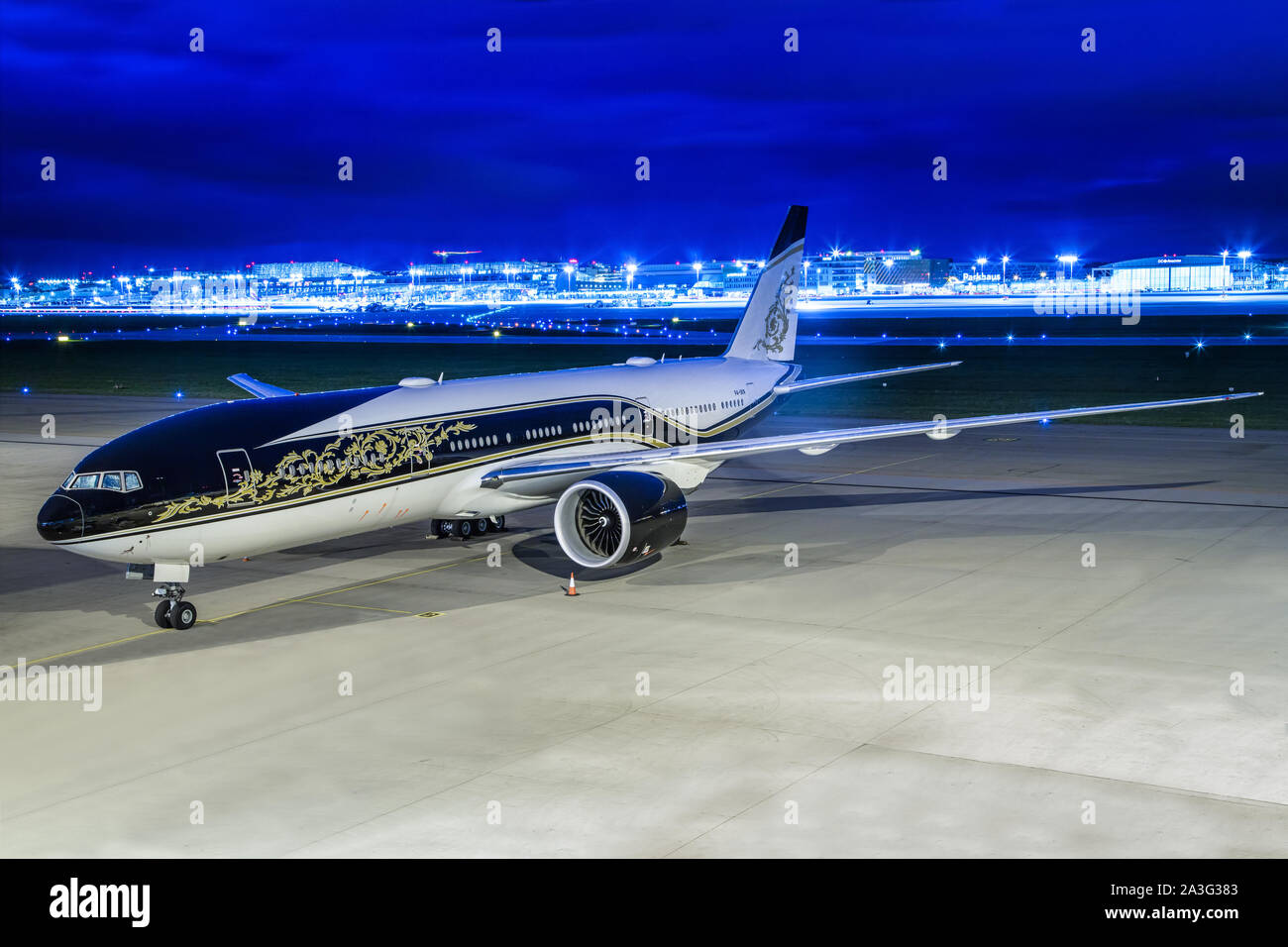 Cross section airplane wing hi-res stock photography and images - Alamy