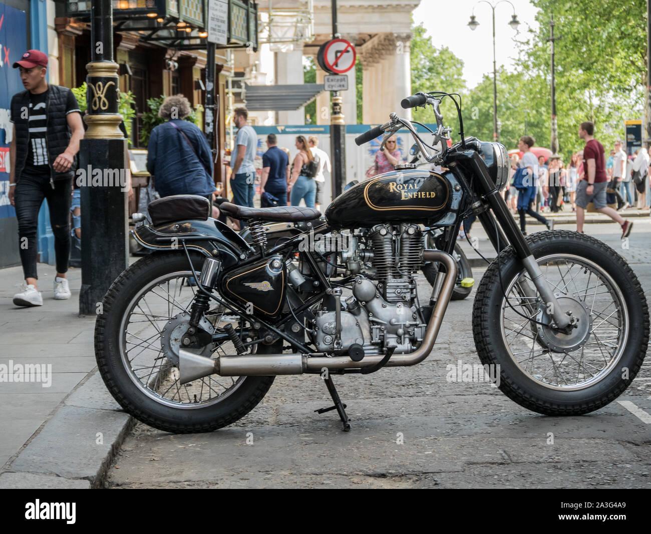 Royal enfield vintage motorcycle hi-res stock photography and images ...