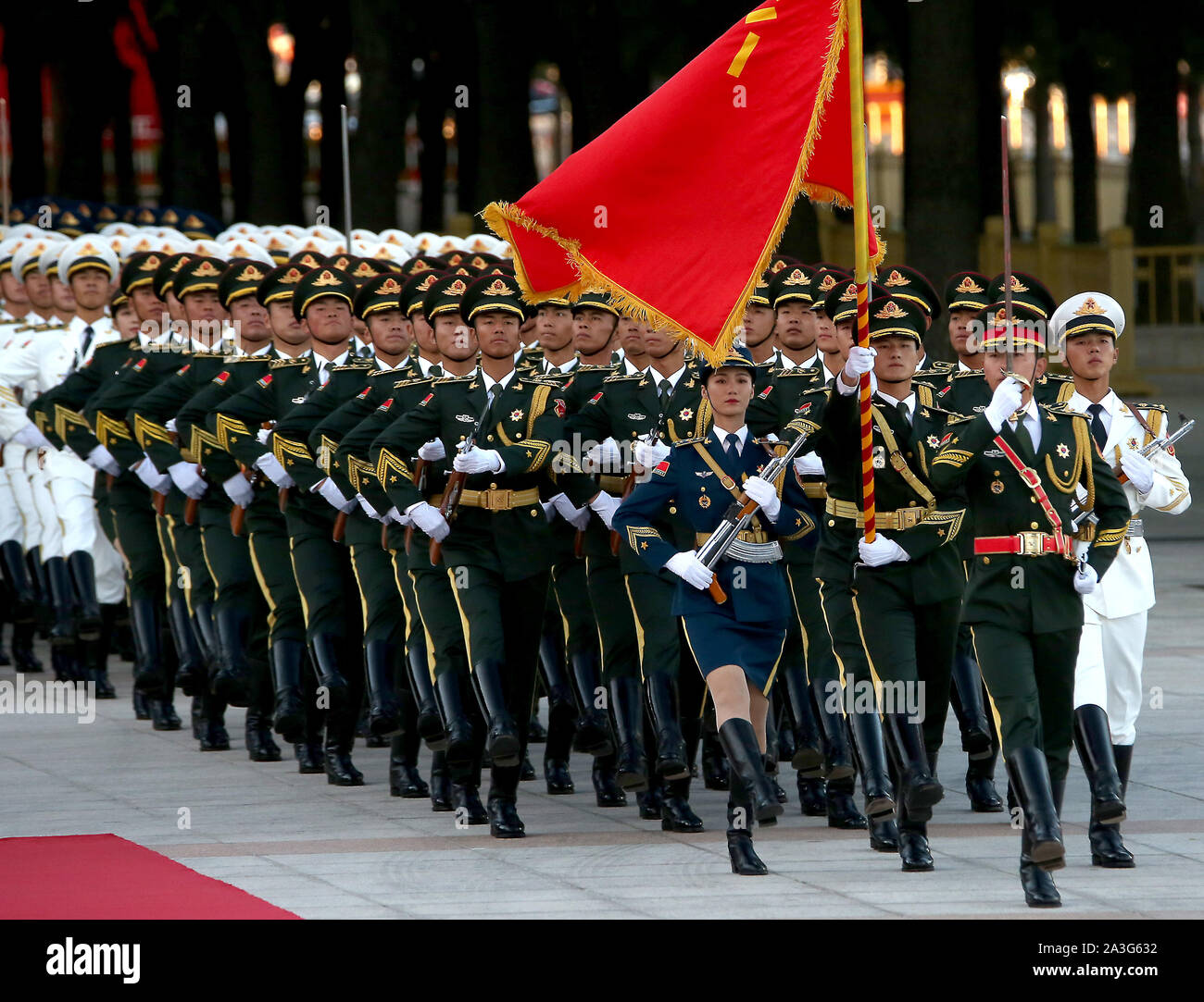 Beijing, China. 08th Oct, 2019. Chinese soldiers perform honor guard ...