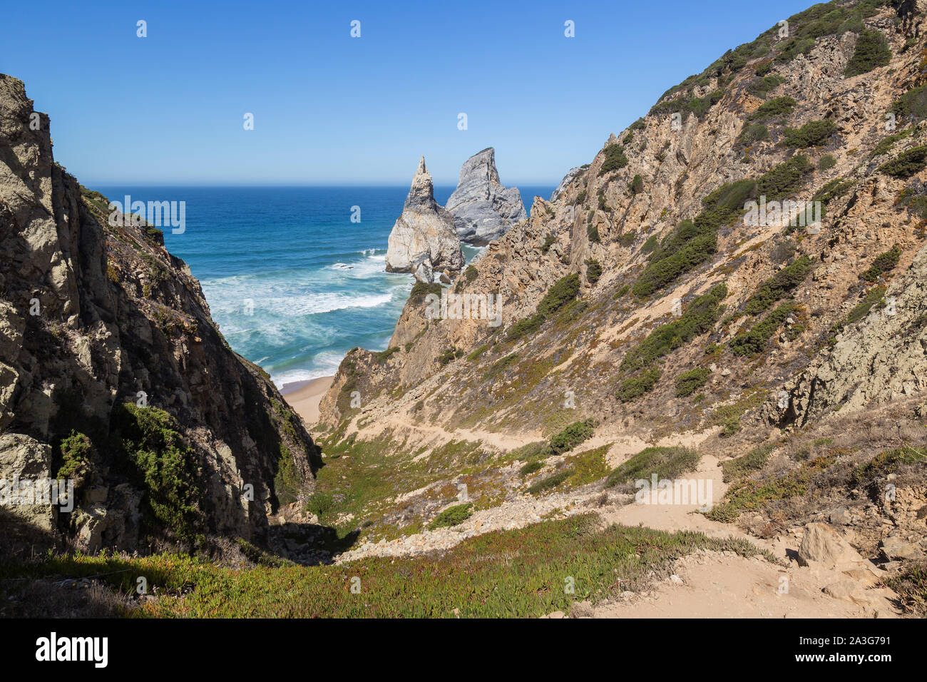 Praia da ursa trail hi-res stock photography and images - Alamy