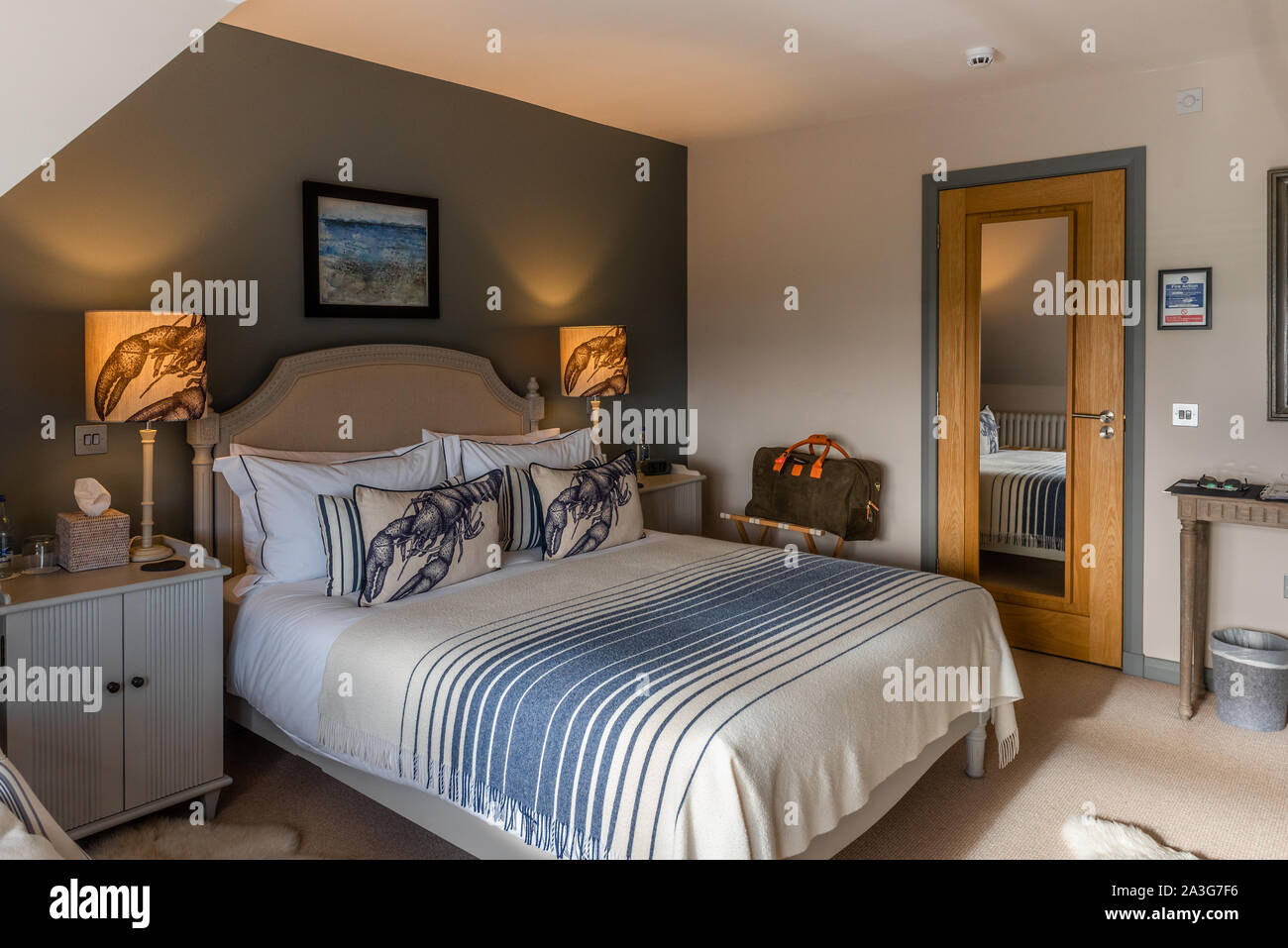 Ferry inn skye hi-res stock photography and images - Alamy