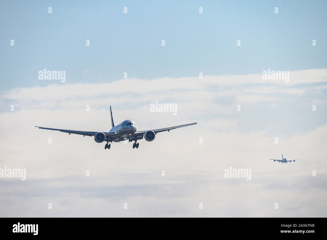 Twin turbine jet engines hi-res stock photography and images - Alamy
