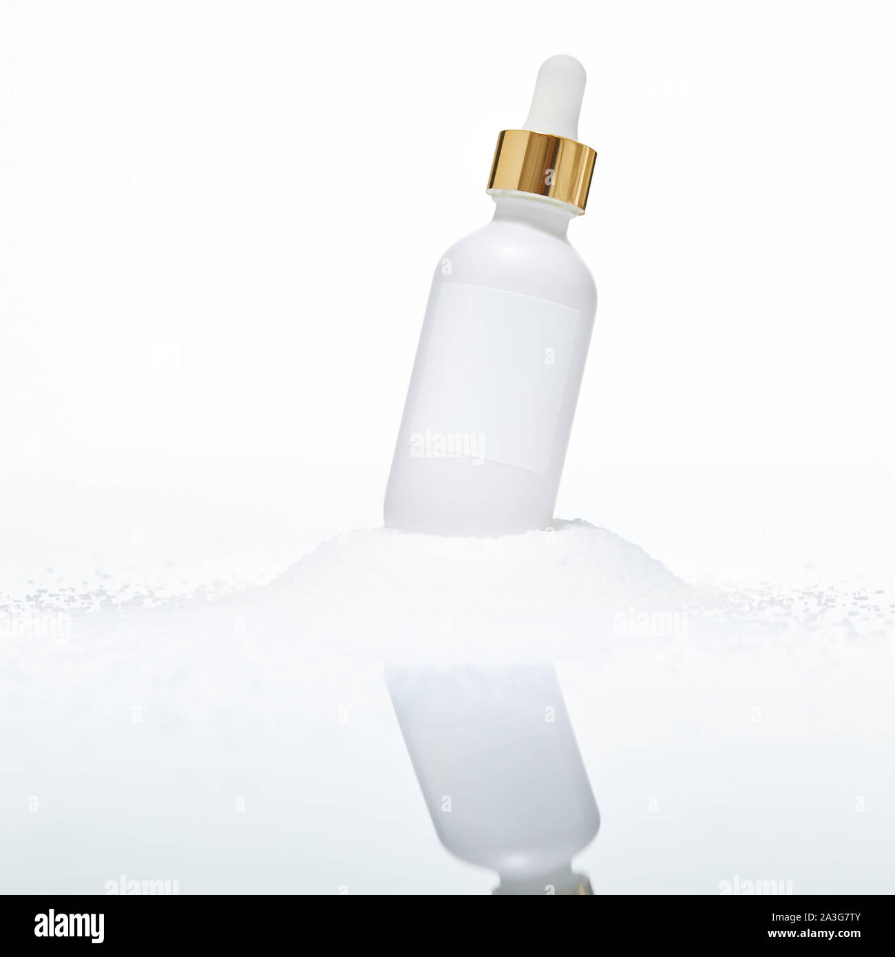white dropper bottle on white set with reflection Stock Photo - Alamy