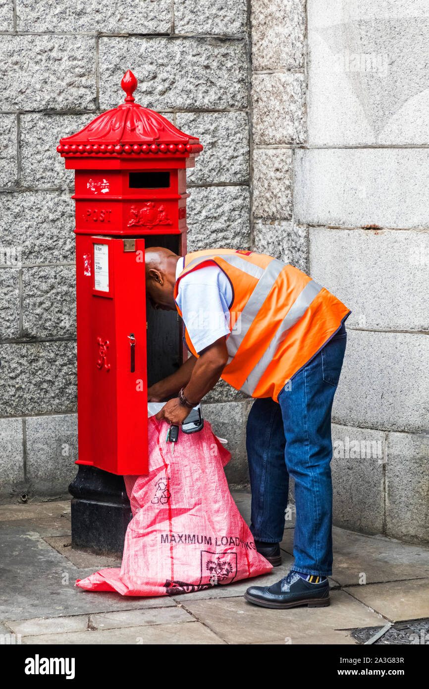 London post office hi-res stock photography and images - Alamy