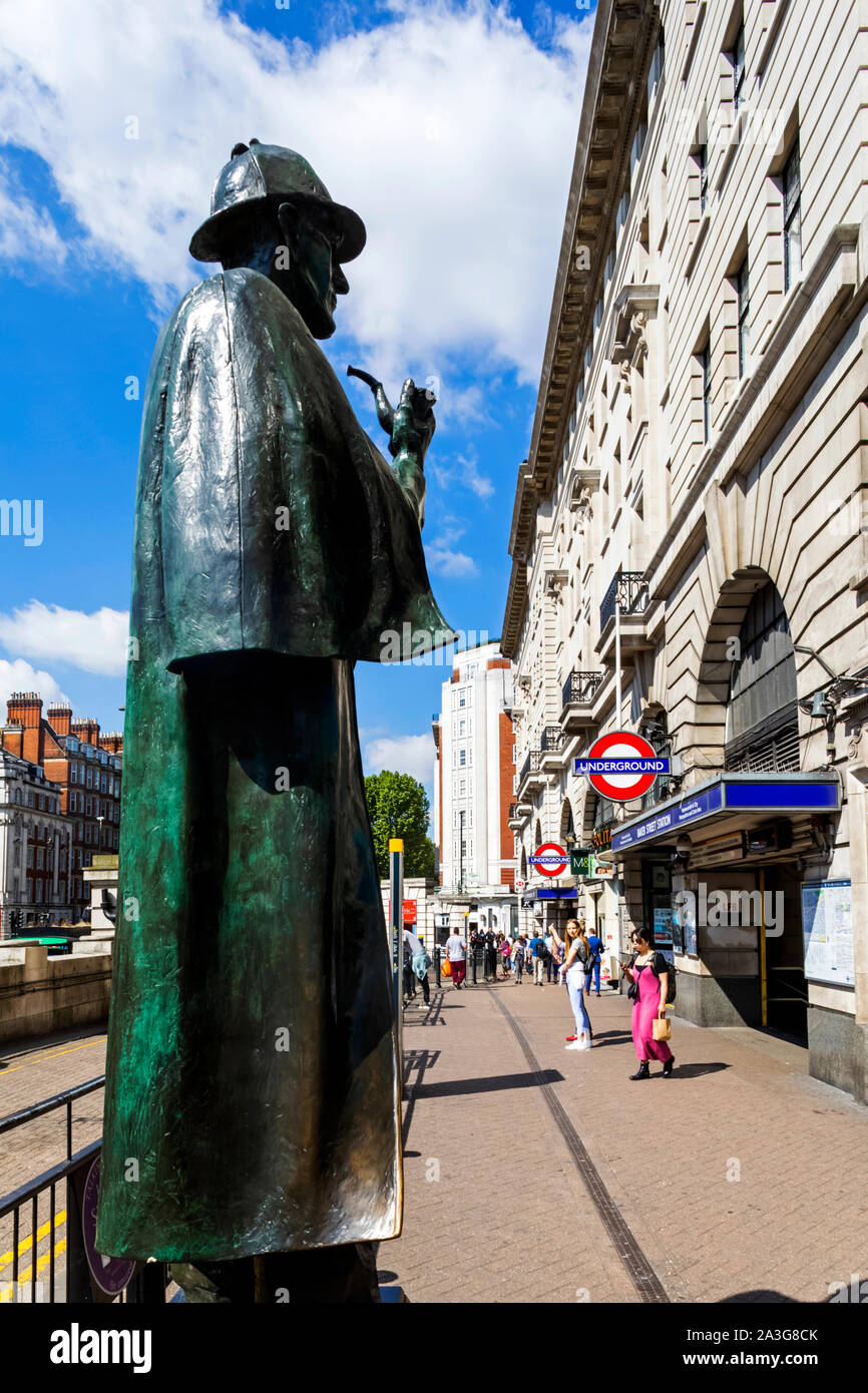 England, London, Marylebone, Baker Street, Statue of Sherlock Holmes by ...