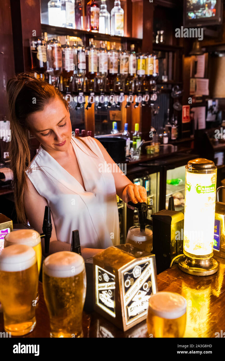England, London, Southwark, Bermondsey, Barmaid In the Anchor Tap Sam ...