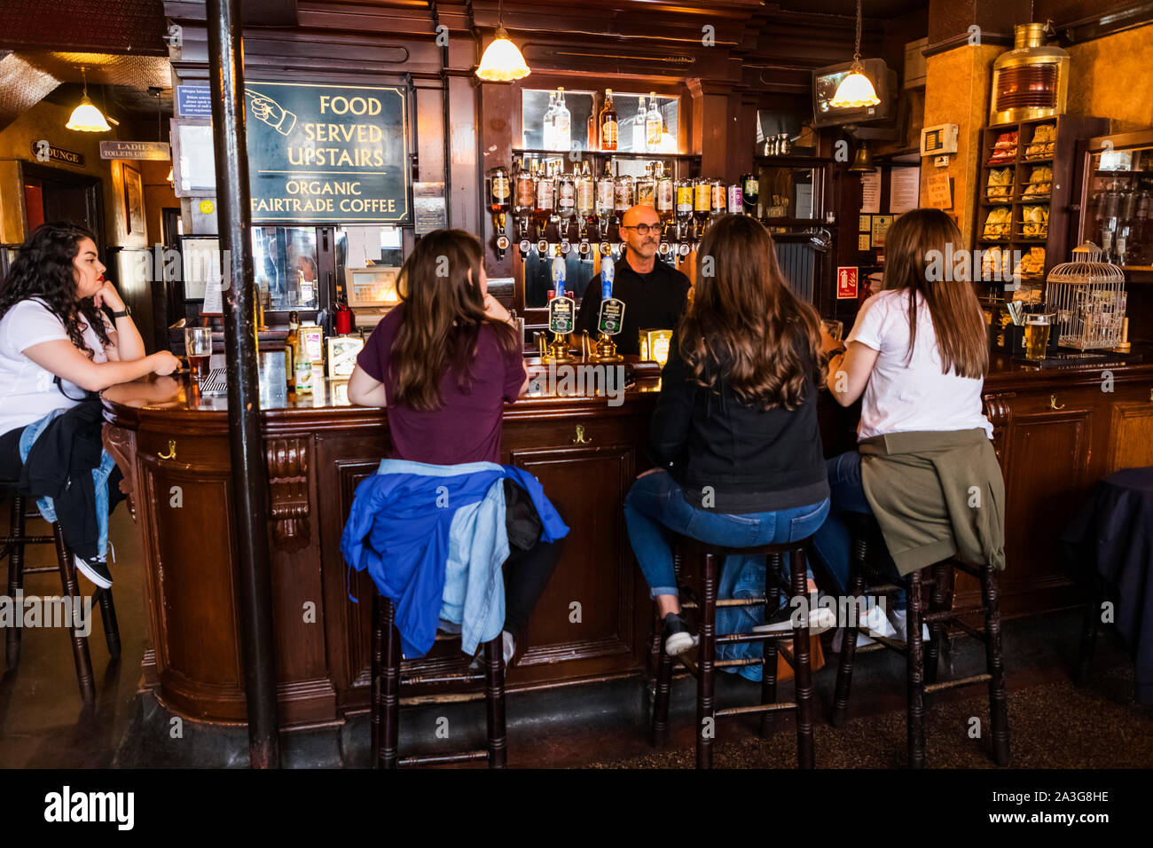 Samuel smith's pubs hi-res stock photography and images - Alamy