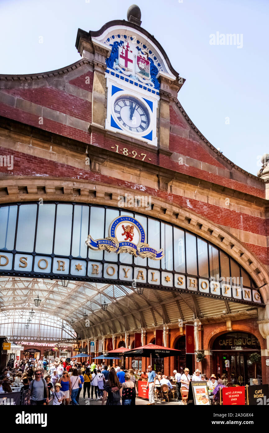 Windsor and eton train station hi-res stock photography and images - Alamy