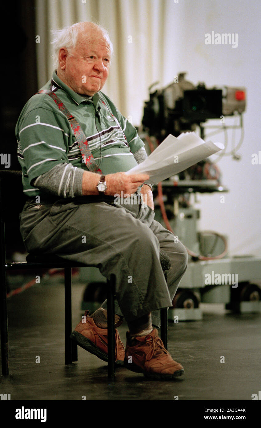 Reading lines actor hi-res stock photography and images - Alamy