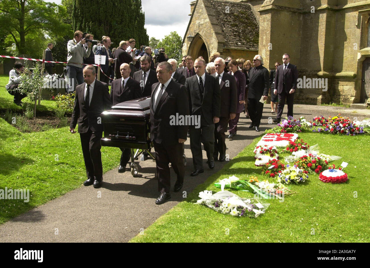 The funeral of The Who's John Entwistle today ( Wednesday 10 July 2002 ...