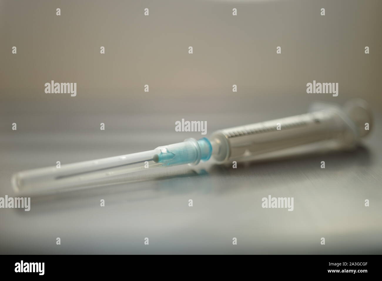 Syringe side view hi-res stock photography and images - Alamy