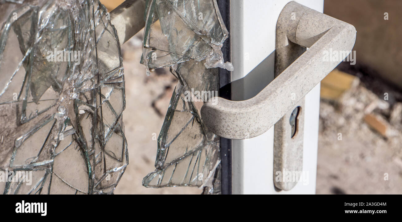 Broken door after burglary Stock Photo - Alamy