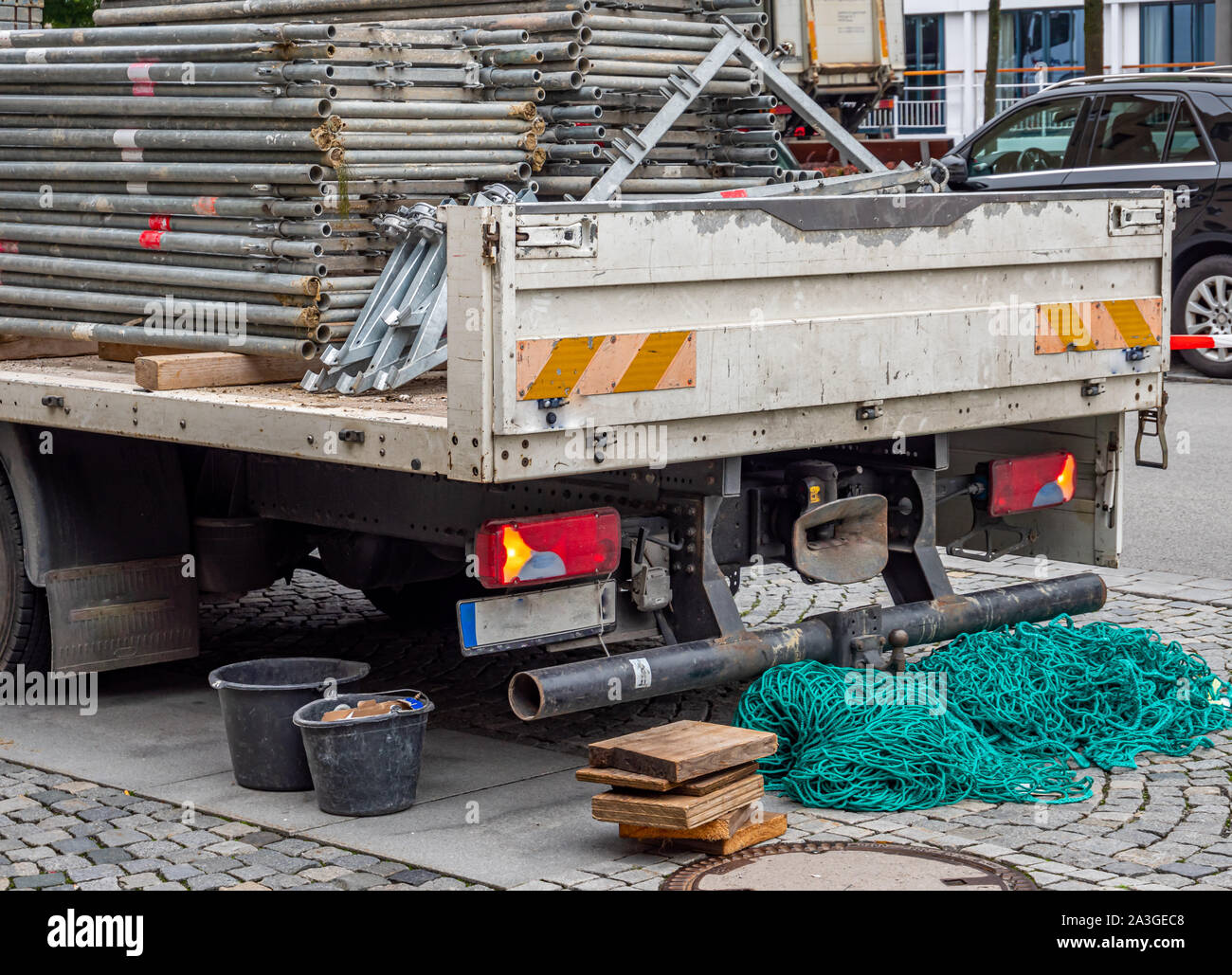 Scaffolding truck with scaffolding and nets Stock Photo - Alamy