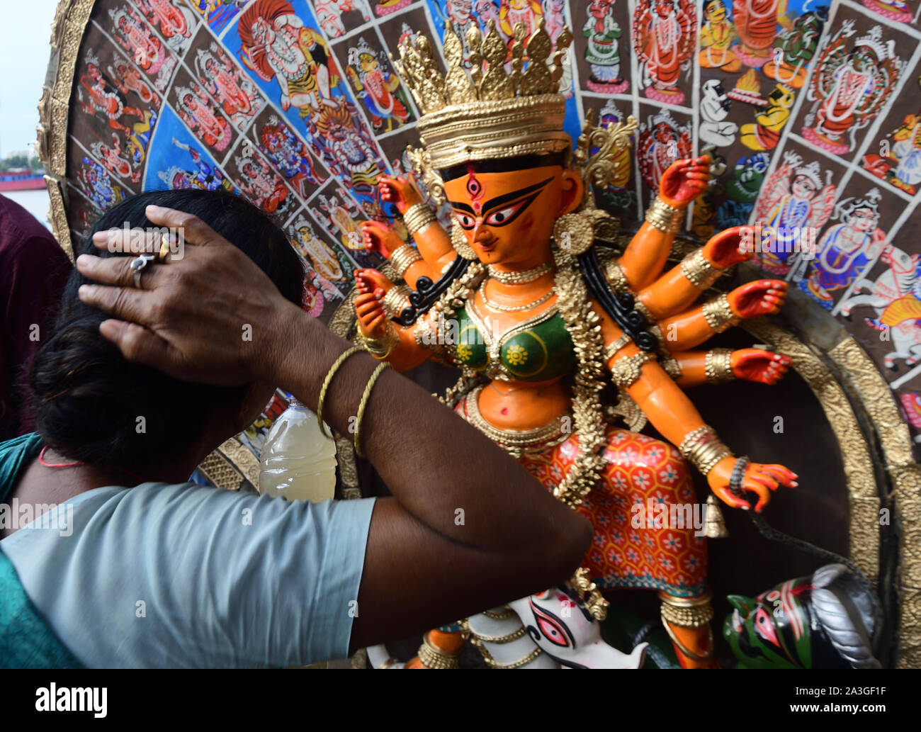 Immersion durga idol hindu hi-res stock photography and images - Alamy