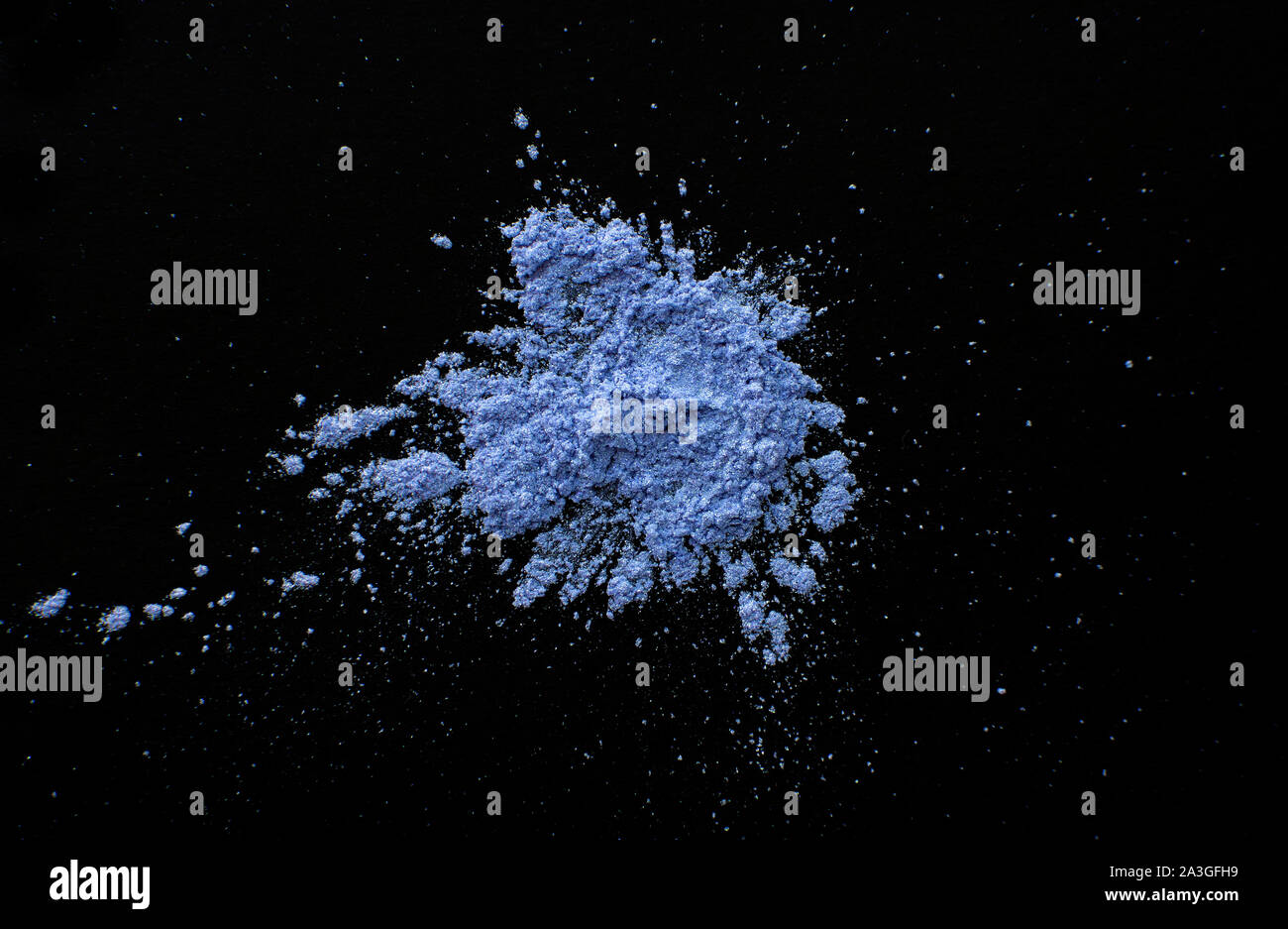 Explosion powder hi-res stock photography and images - Alamy