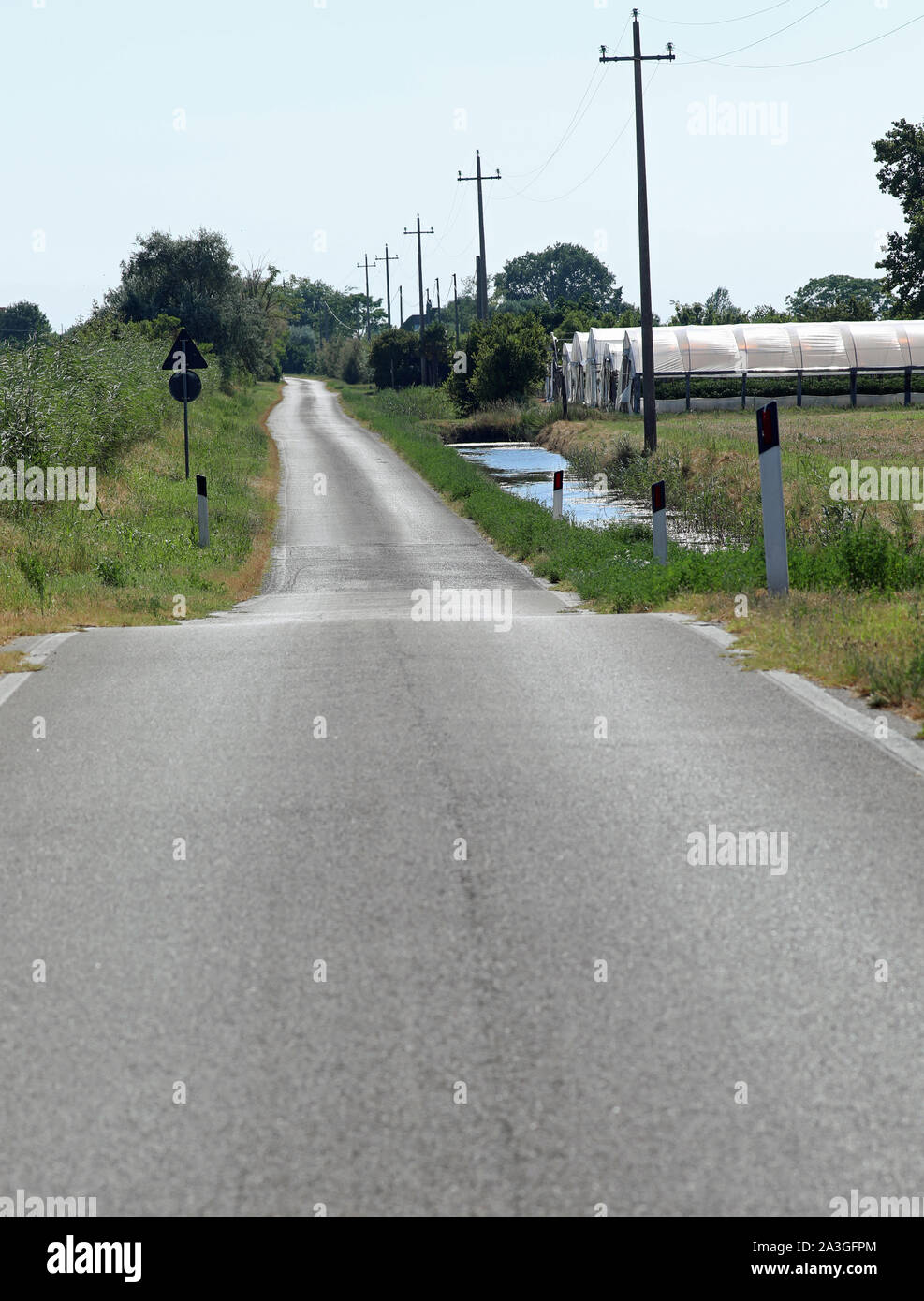Unending road hi-res stock photography and images - Alamy