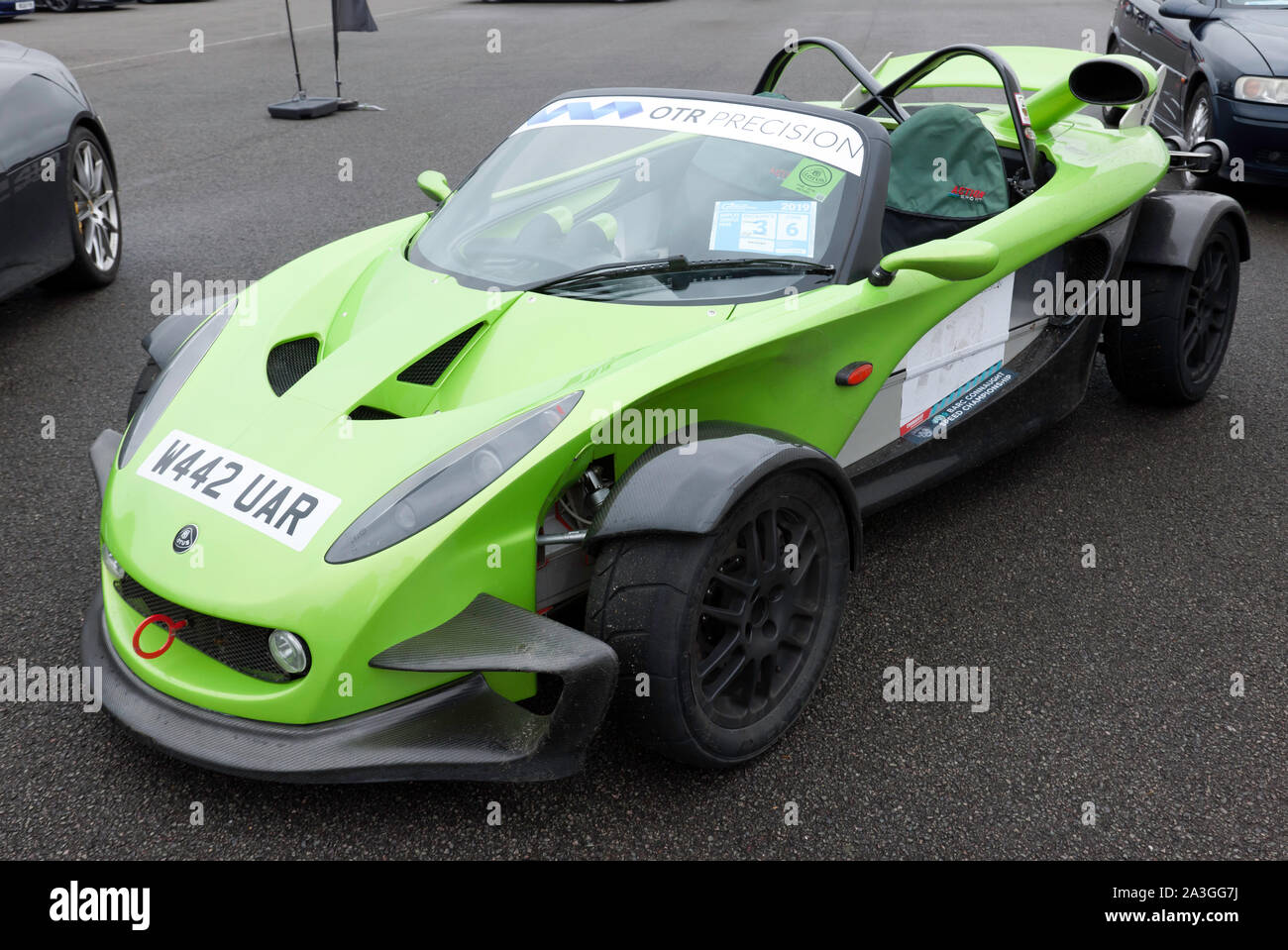 Three-quarter front view of a Green, 2000, Lotus 340R limited edition ...