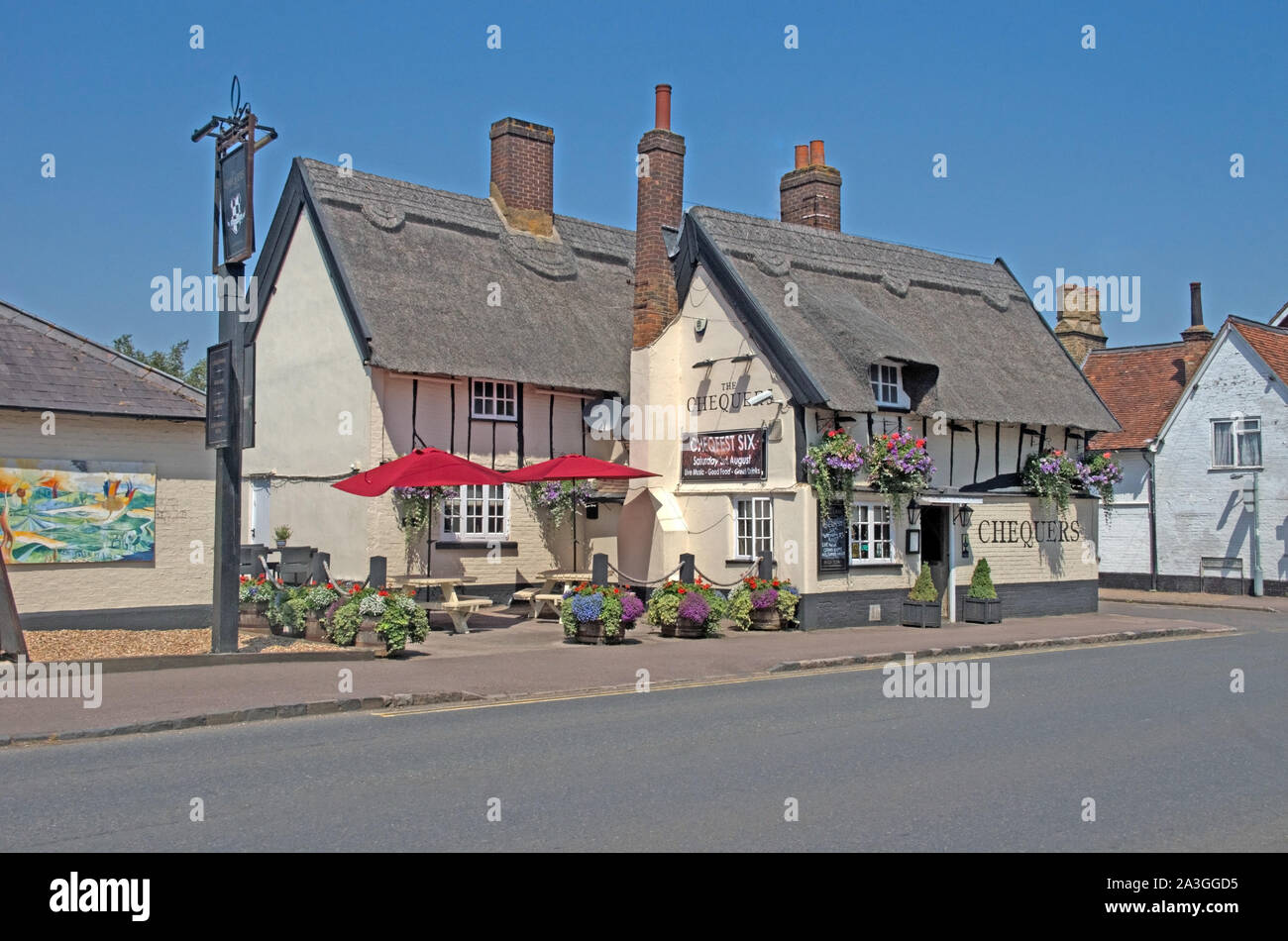 Harlington Chequers Pub Bedfordshire Stock Photo - Alamy