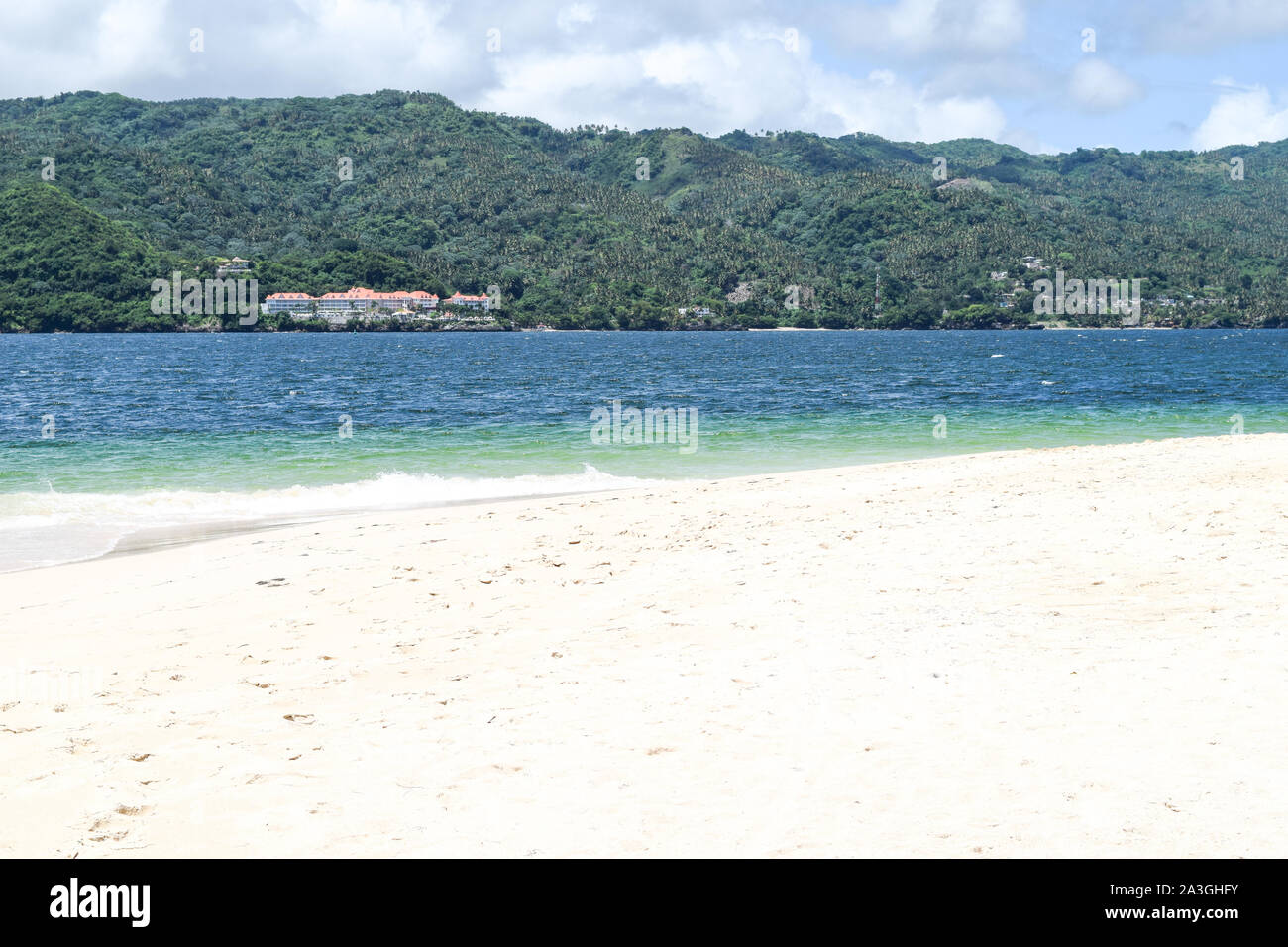 Warm transparent paradise ocean beach hi-res stock photography and ...