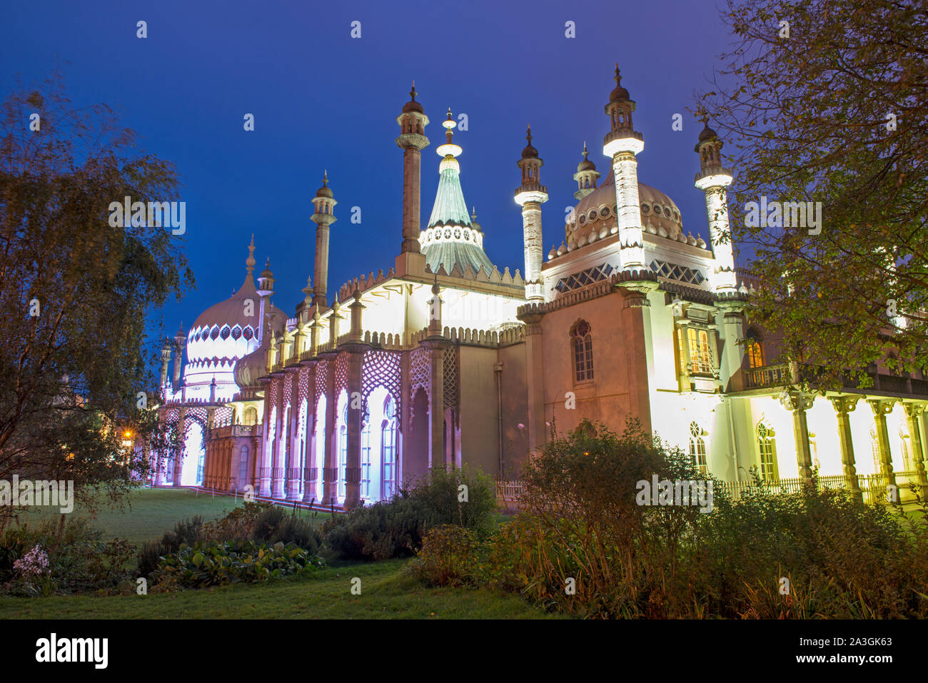 Brighton pavilion at night hi-res stock photography and images - Alamy