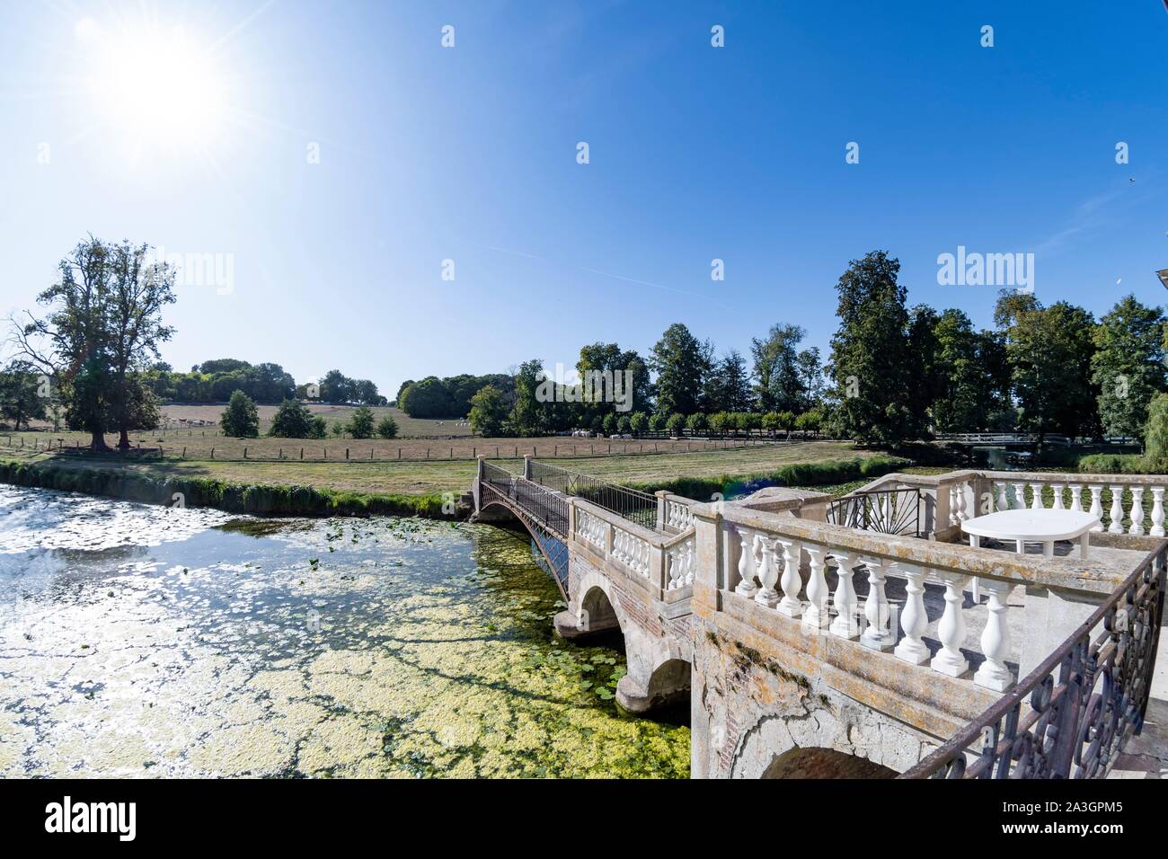 France, Oise, Ricquebourg castle Stock Photo - Alamy