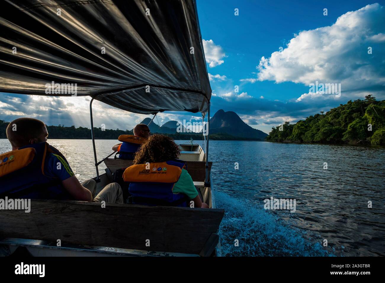 Colombia jungle boat hi-res stock photography and images - Alamy