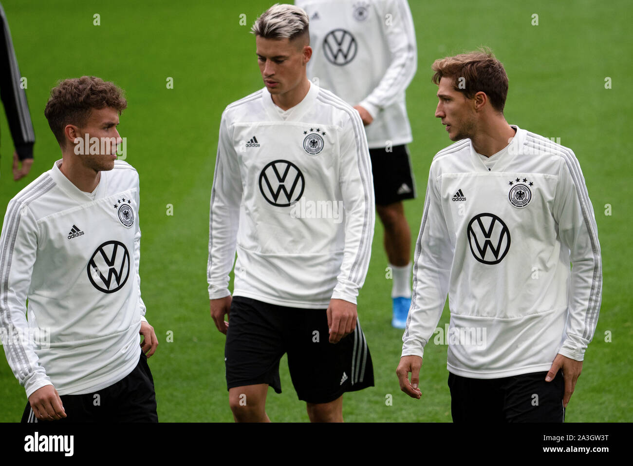 Dortmund, Germany. 08th Oct, 2019. Luca Waldschmidt (l-r), Robin Koch ...