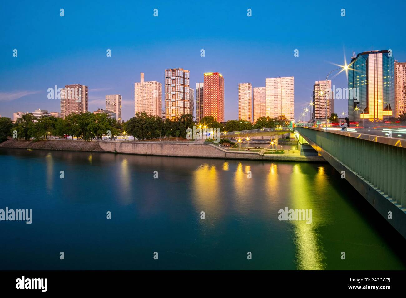 Pont de grenelle paris hi-res stock photography and images - Alamy