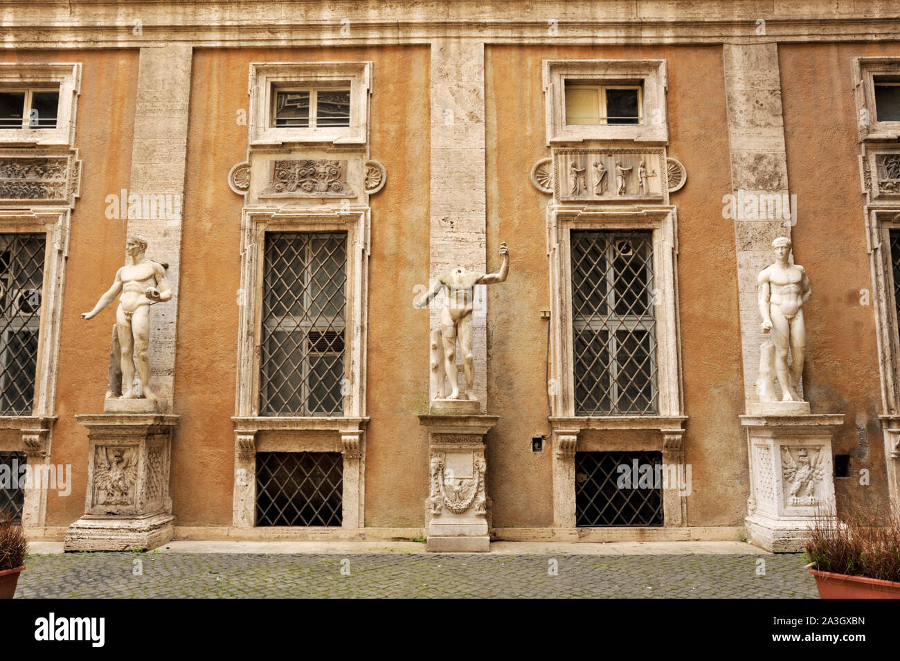Italy, Rome, Palazzo Mattei di Giove (AD 1598-1618), courtyard ...