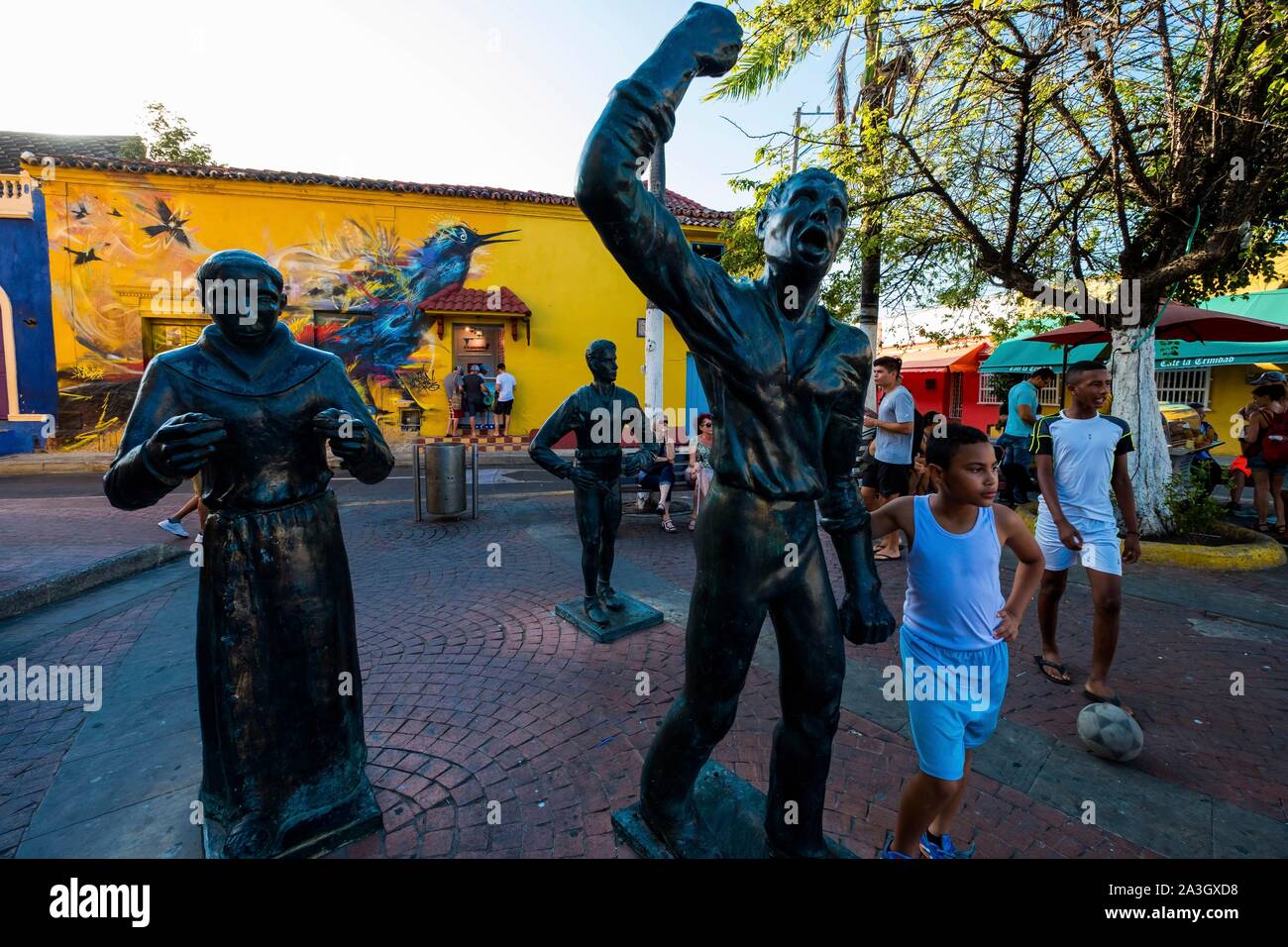 Cartagena colombia statue sculpture hi-res stock photography and images ...