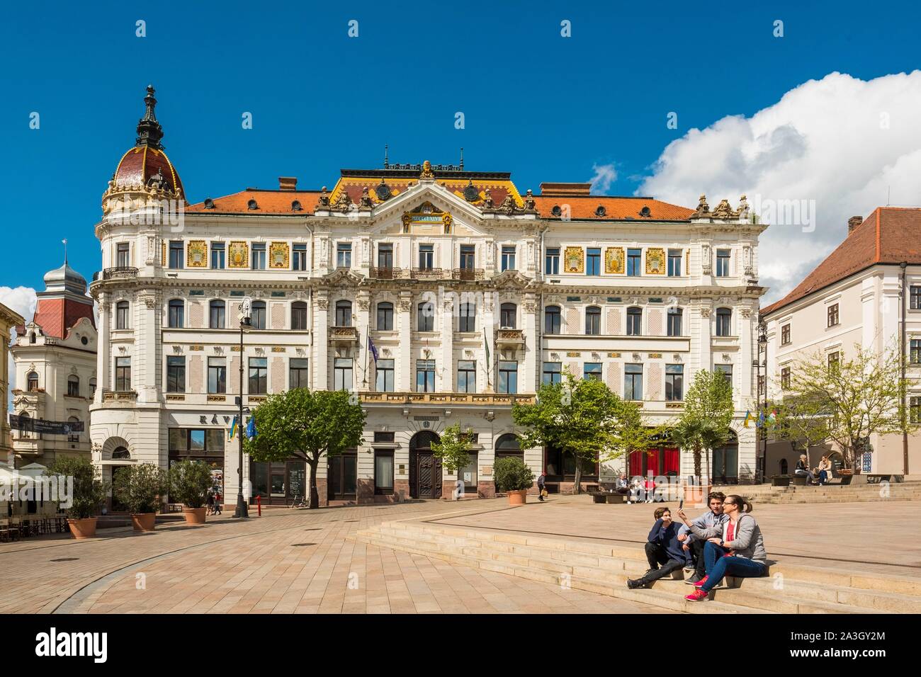 Zsolnay tiles hi-res stock photography and images - Alamy