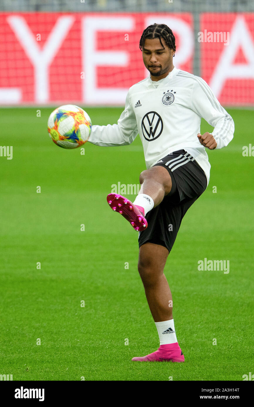 Dortmund, Germany. 08th Oct, 2019. Serge Gnabry in action during the ...