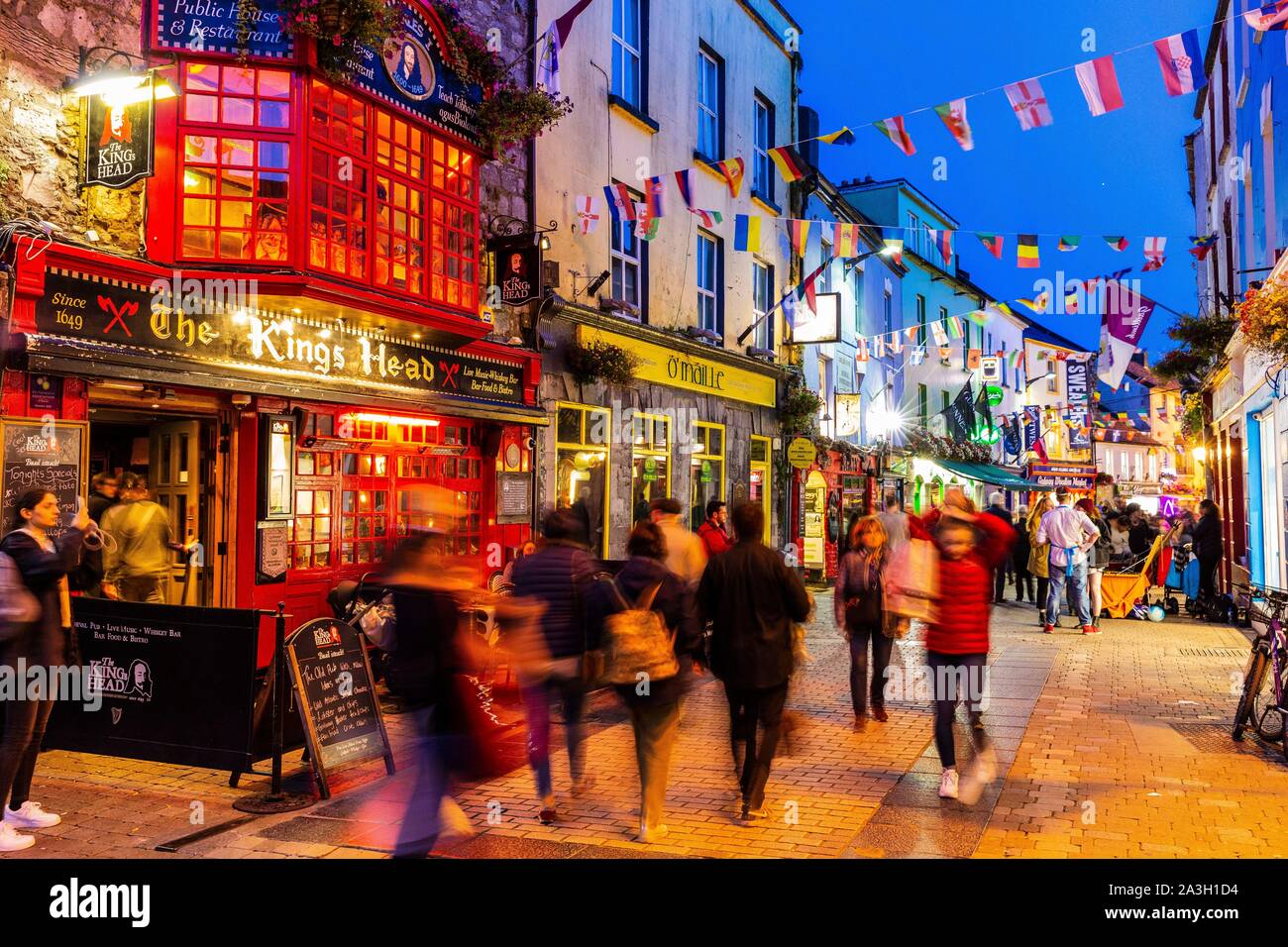 Ireland, County Galway, Galway, street scene Stock Photo - Alamy