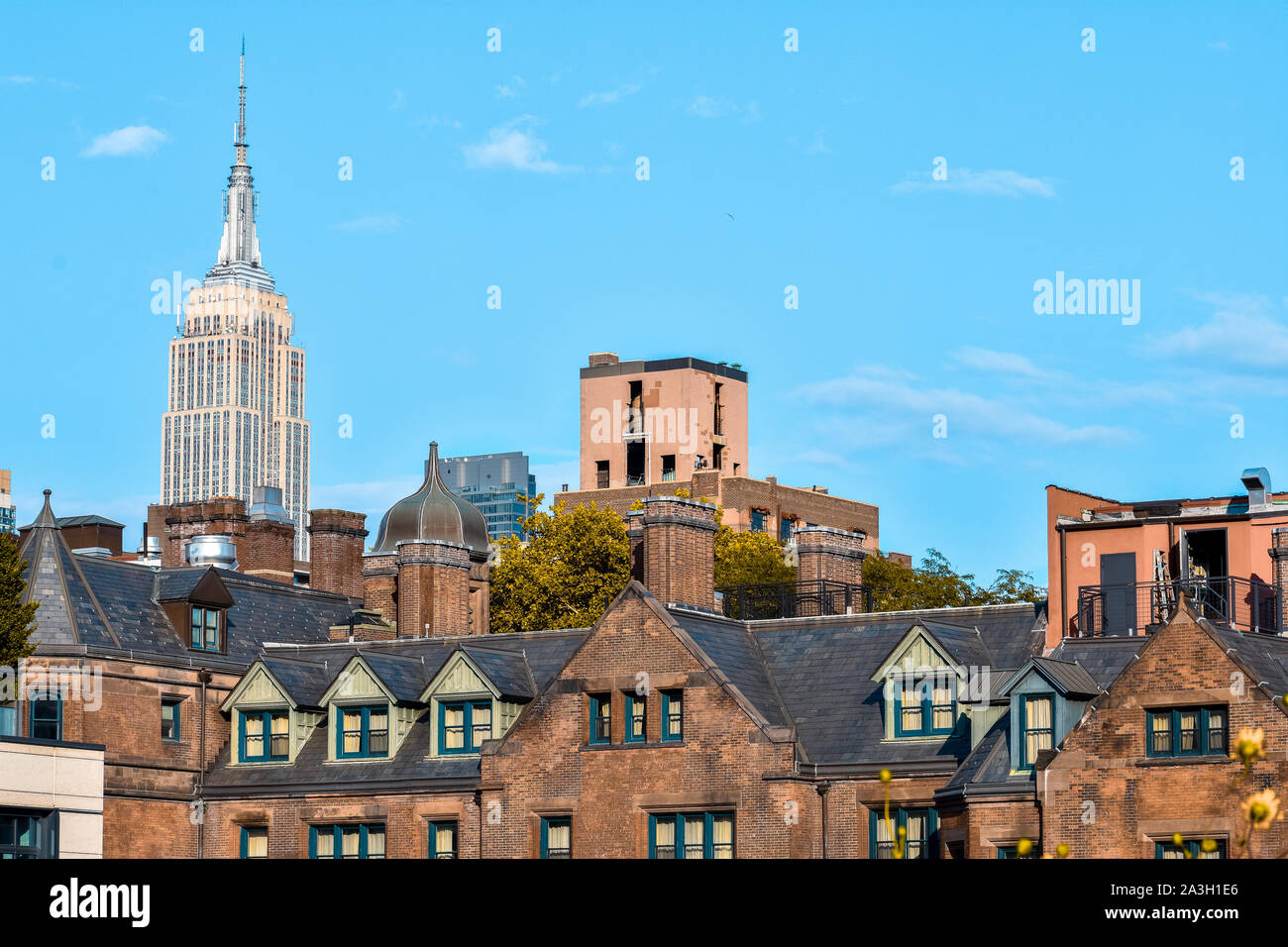 Skyscraper architecture usa contrast hi-res stock photography and ...